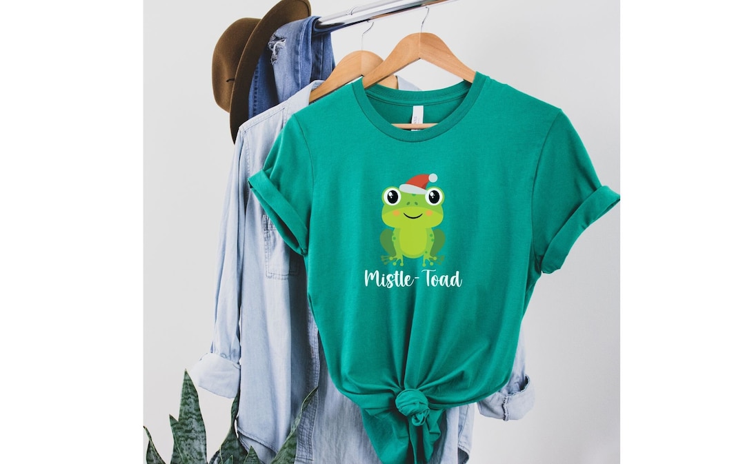 Frog Christmas Shirt Funny Froggy T-shirt Mistletoad Tee Punny Cute ...