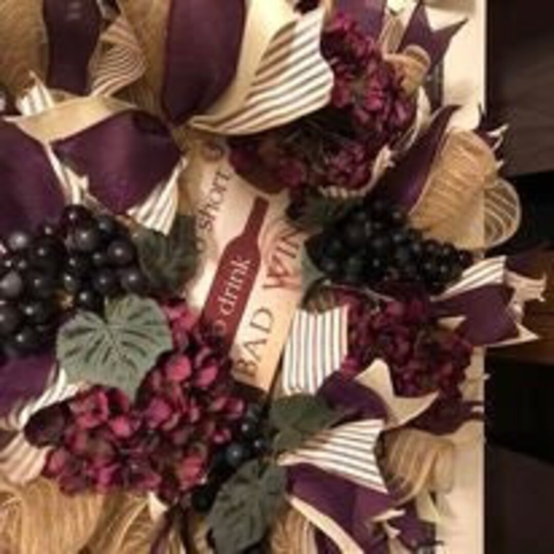 Wreaths Colors Are Tan ,stripes ,and Purple .elements of Grapes ...