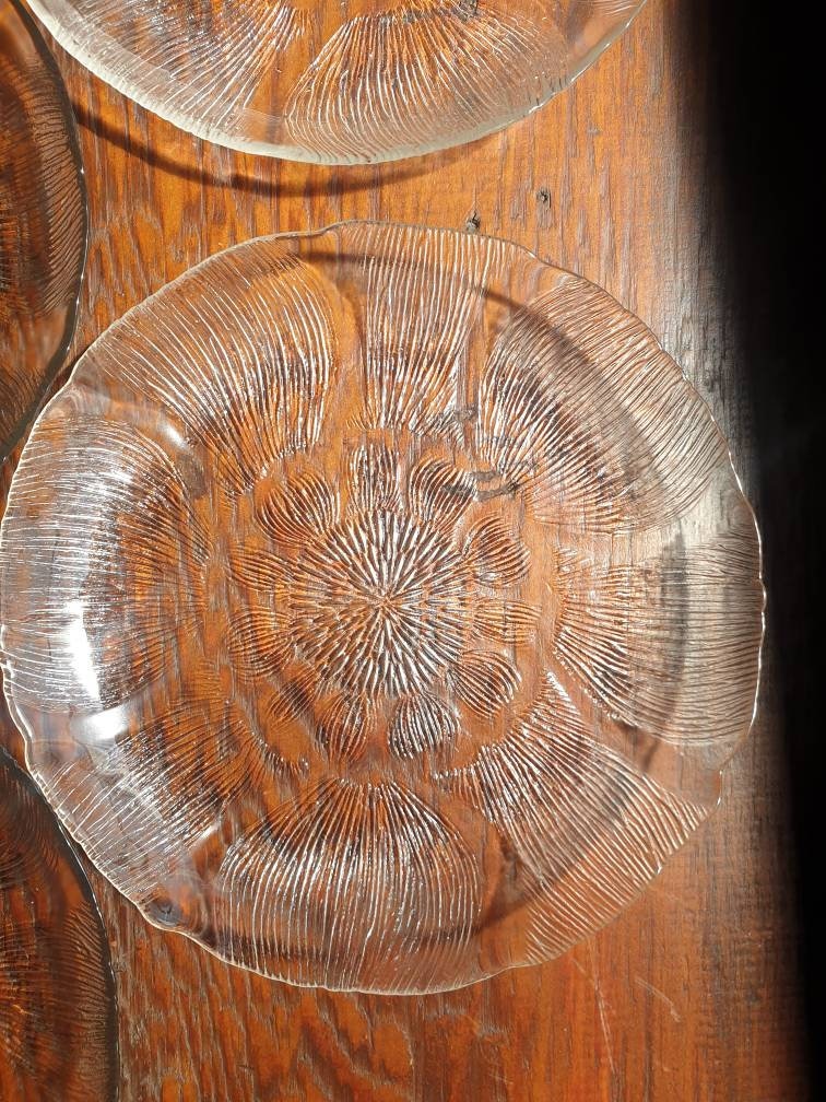 Set of 5 or 6 Vintage Arcoroc France Fleur Pattern Side Plates | 19.5cm ...