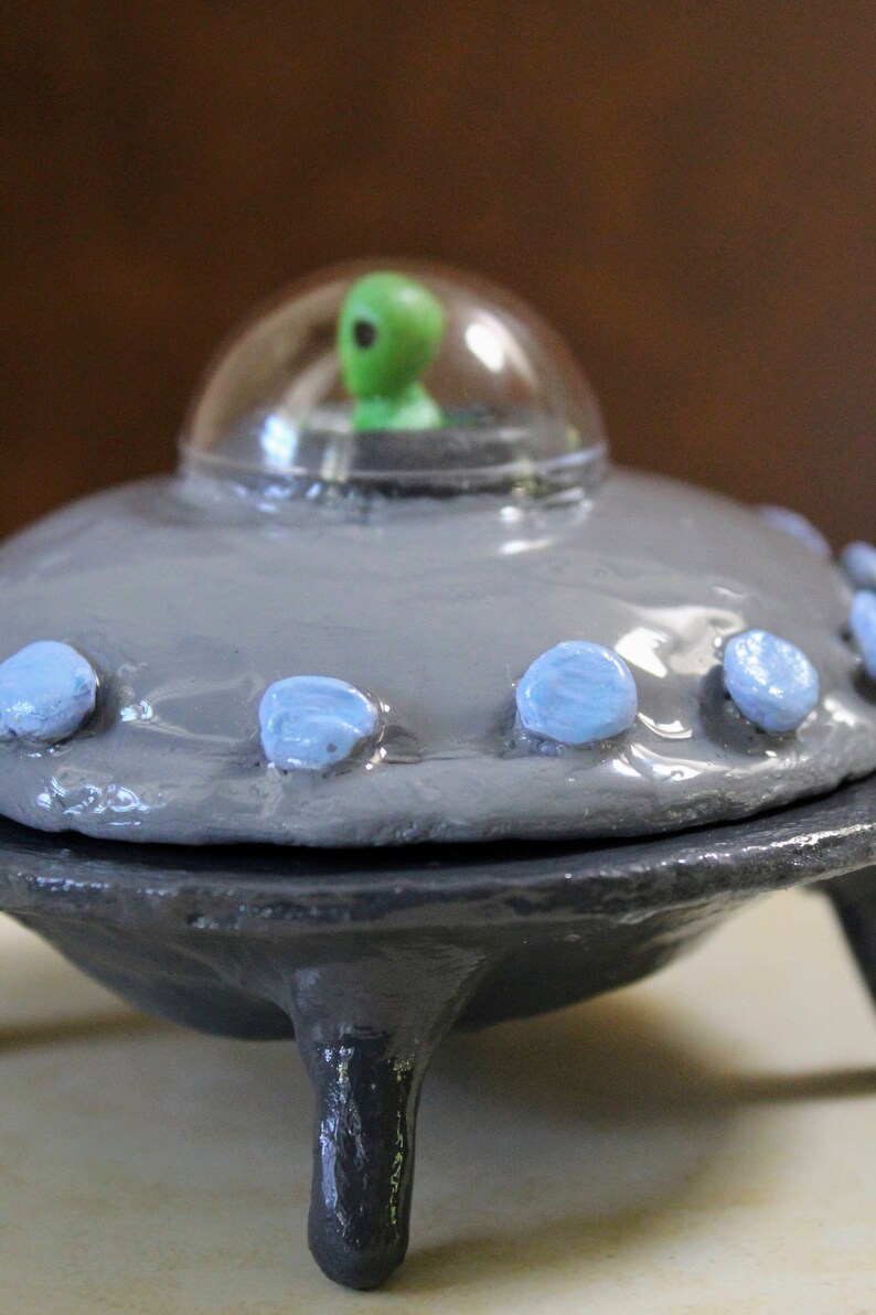 UFO Trinket Dish, Cryptid Jewelry Box - Etsy