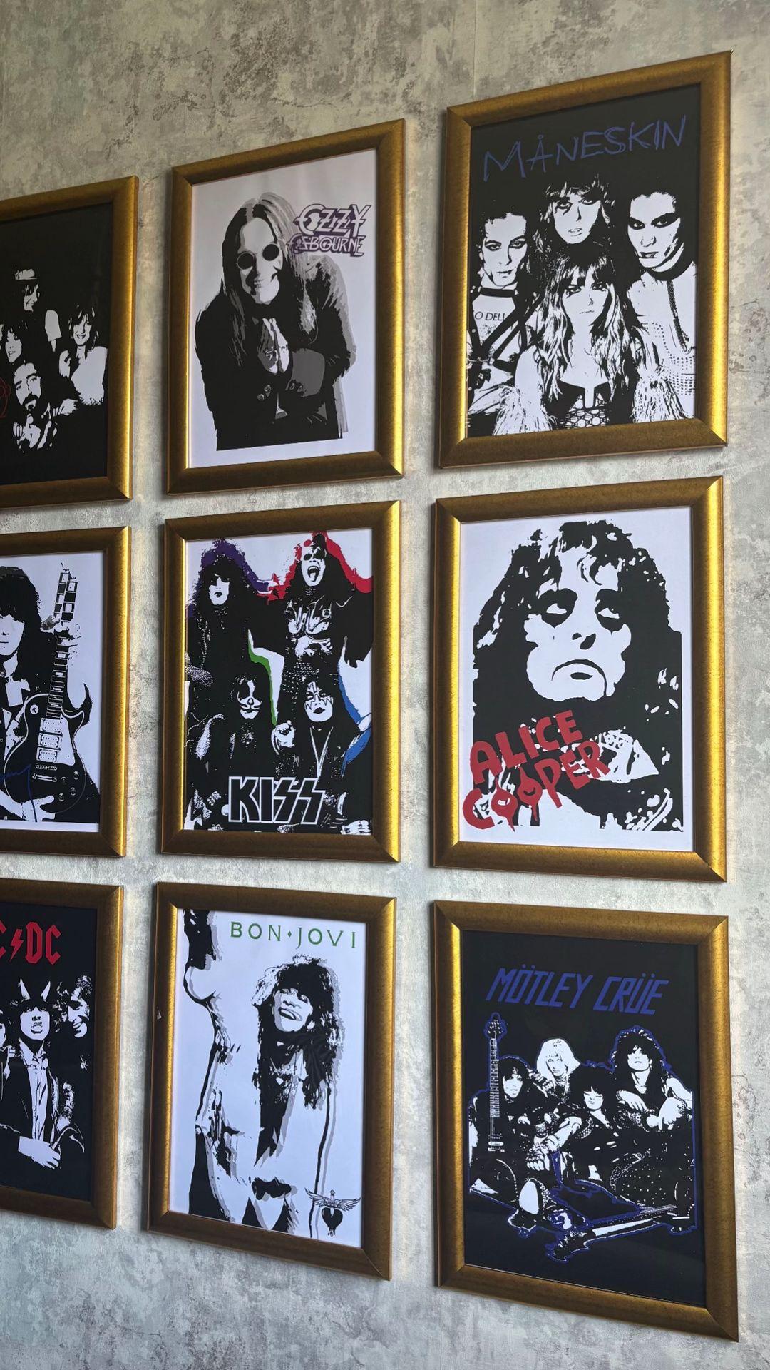 Kiss Poster - Etsy