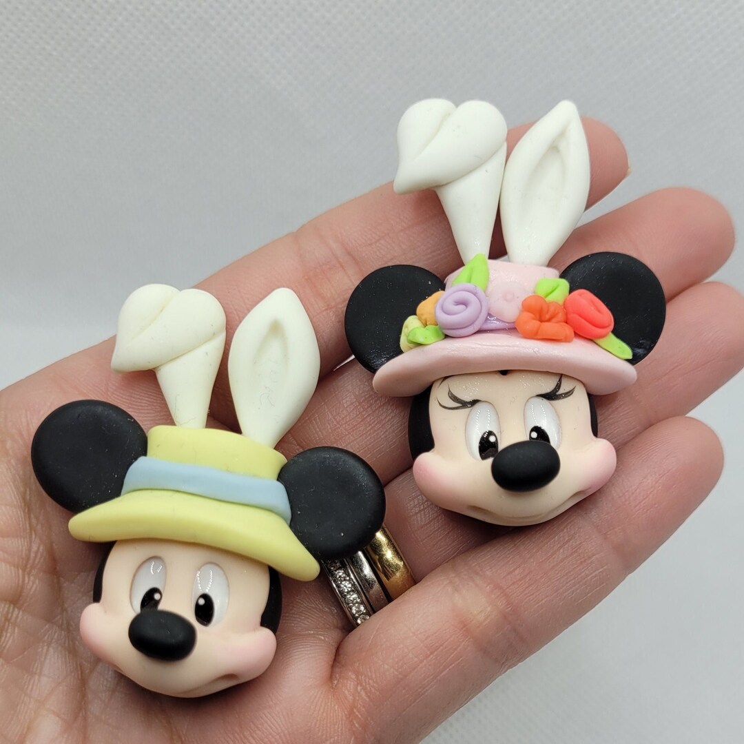 Mickey & Minnie Easter Bonnet - Retractable Badge Belt Clip - Pin ...