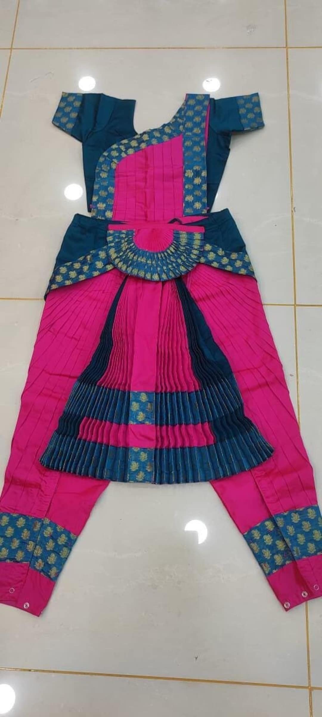 Custom Bharatanatyam Karishma Silk Costume | Traditional Sun Pleat ...