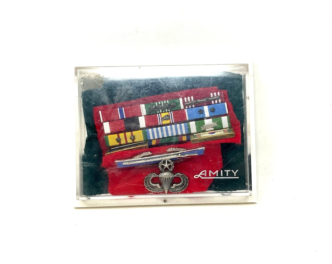 US Military Ribbon Bar Set With Combat Rifleman and Parachutist Badge ...