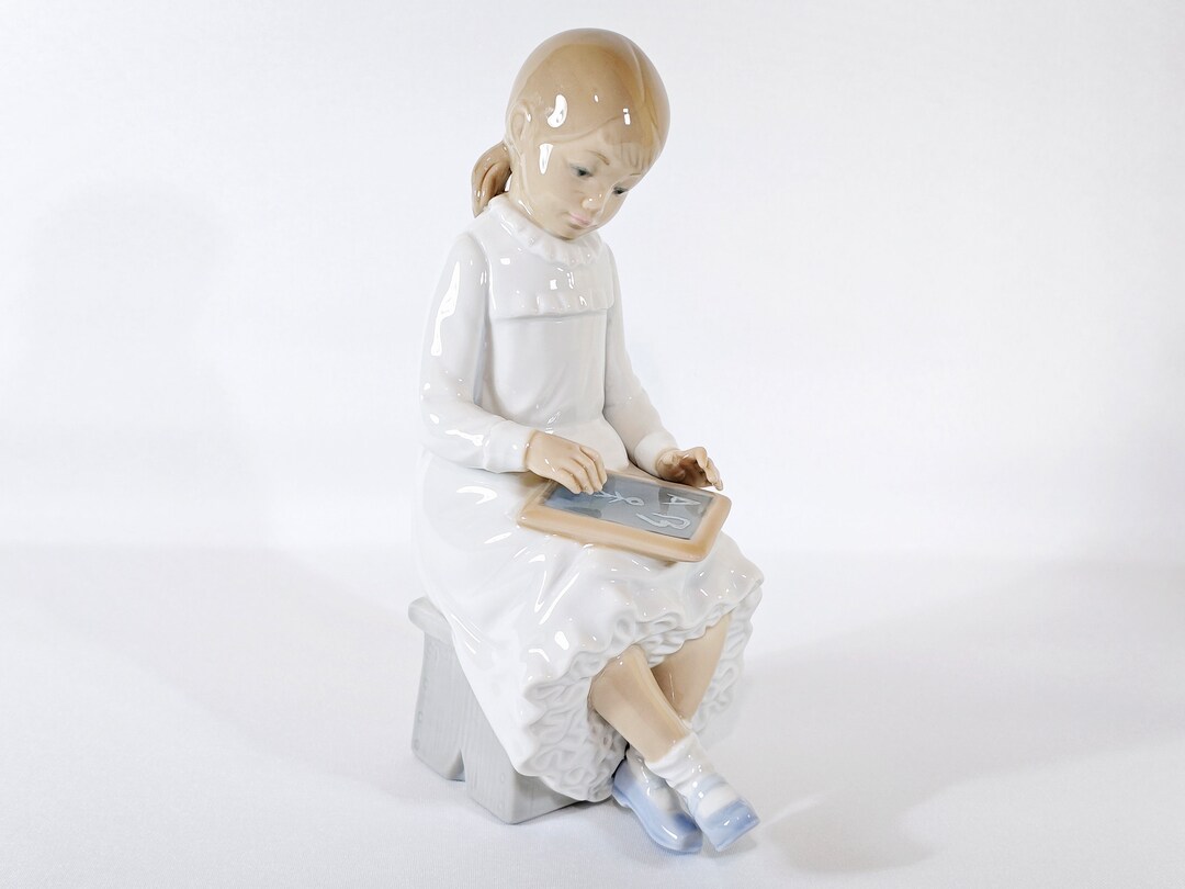 NAO by LLADRO Porcelain Figurine ' School Girl With Chalkboard ' #117 ...