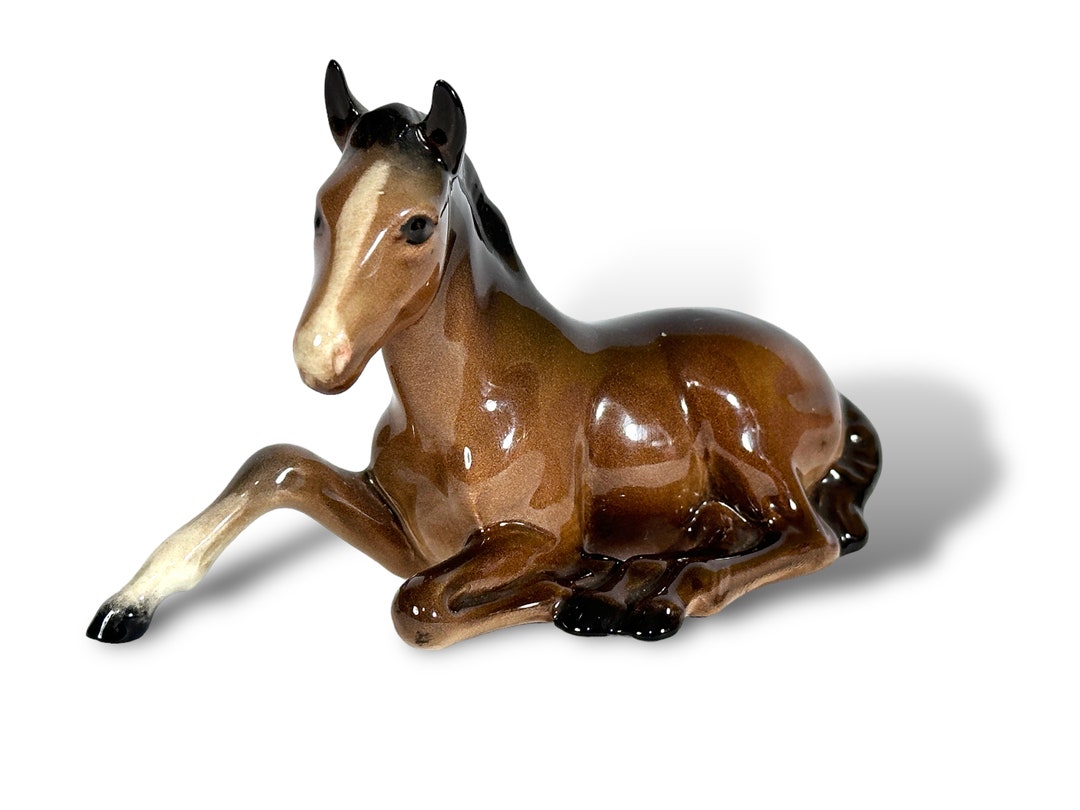 Vintage BESWICK Lying Brown Foal Porcelain Figurine 915 - Etsy