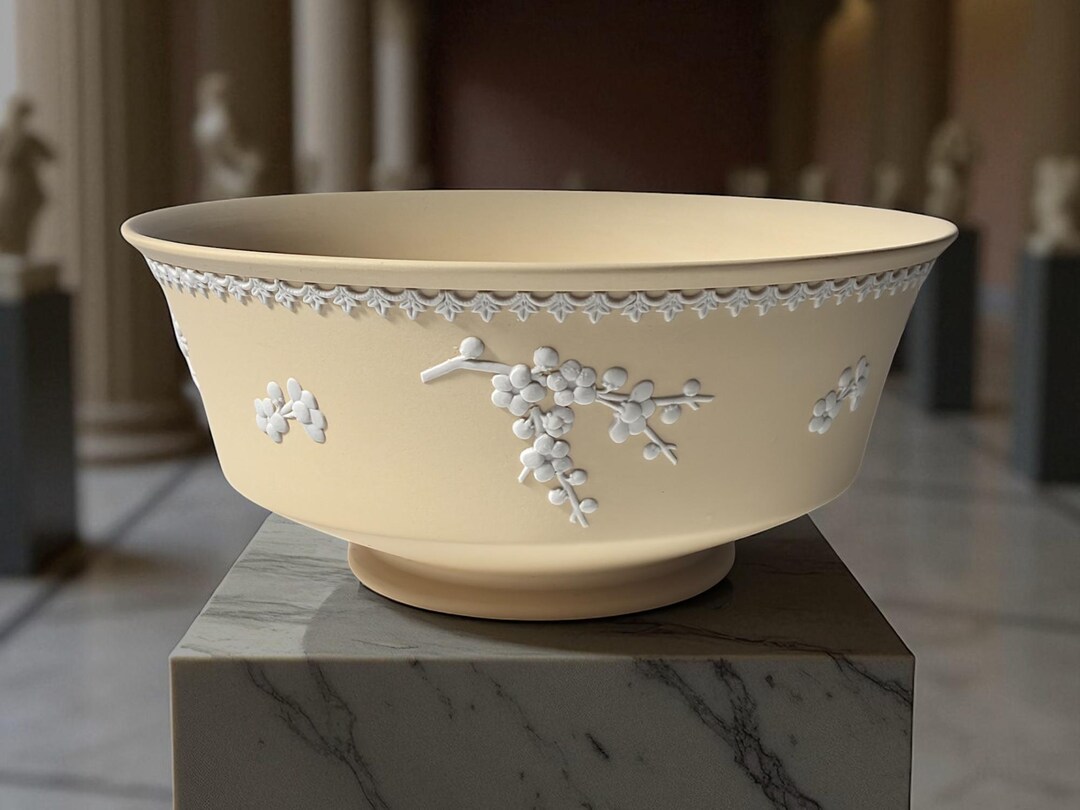 WEDGWOOD Jasperware Handcrafted Primrose Yellow Large Fruit Bowl (21cm ...