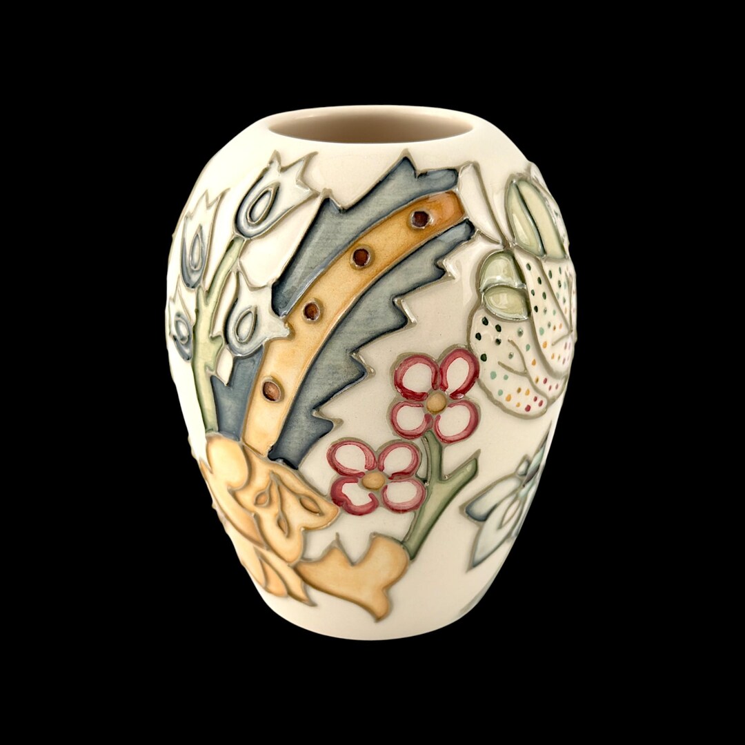 MOORCROFT Pottery ' Golden Lily ' Pattern Vase Designed by Rachel ...