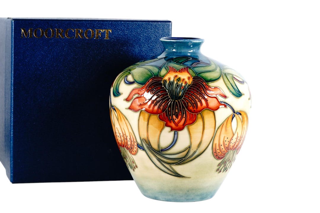 MOORCROFT ' Anna Lilly ' Pattern Vase Designed by Nicola Slaney 1998 ...