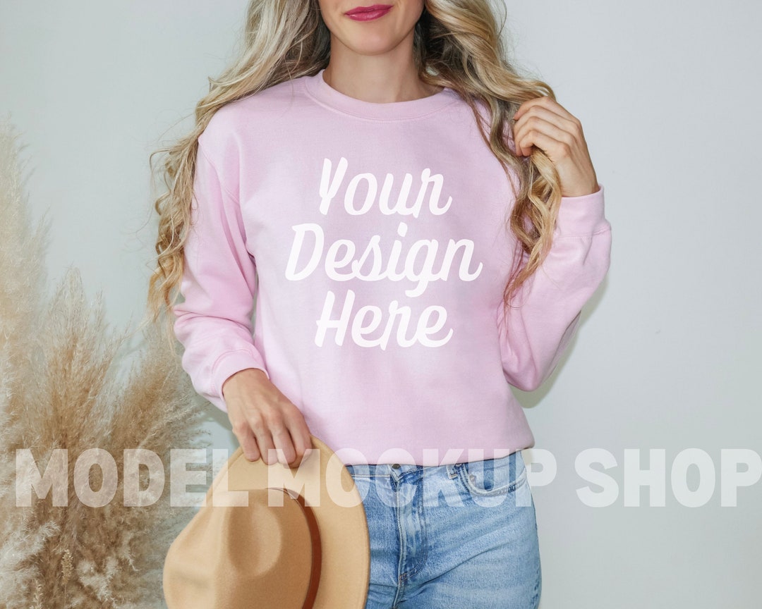 Gildan 18000 Pink Mockup Mockup Model Light Pink Sweatshirt Mockup ...
