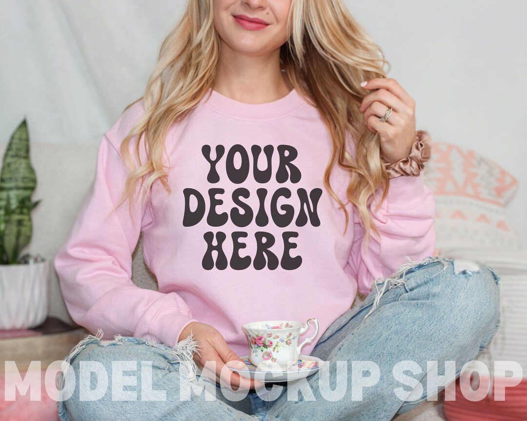 Gildan 18000 Pink Mockup Mockup Model Light Pink Sweatshirt Mockup ...
