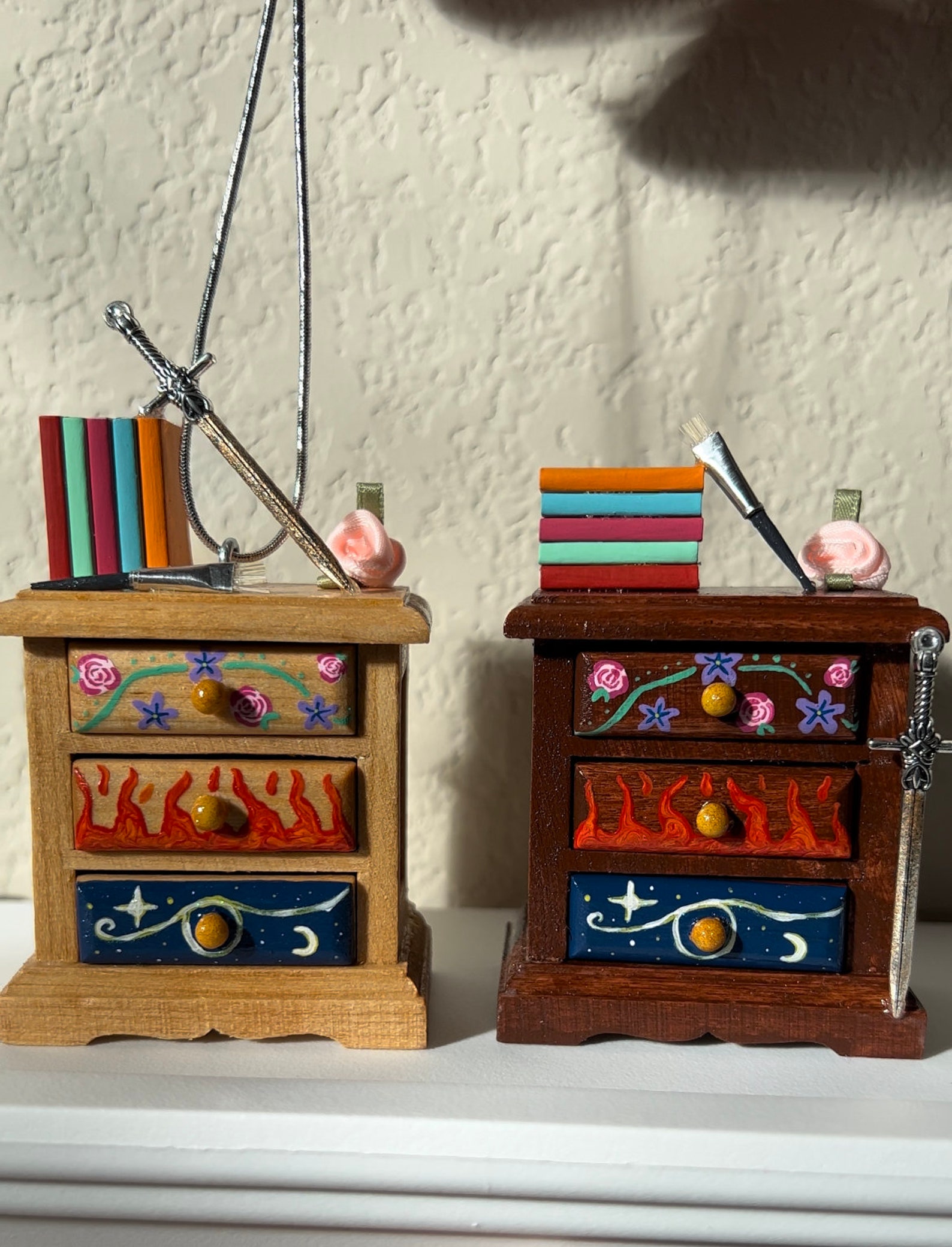 ACOTAR Archeron Sisters Dresser/ Ornament. - Etsy