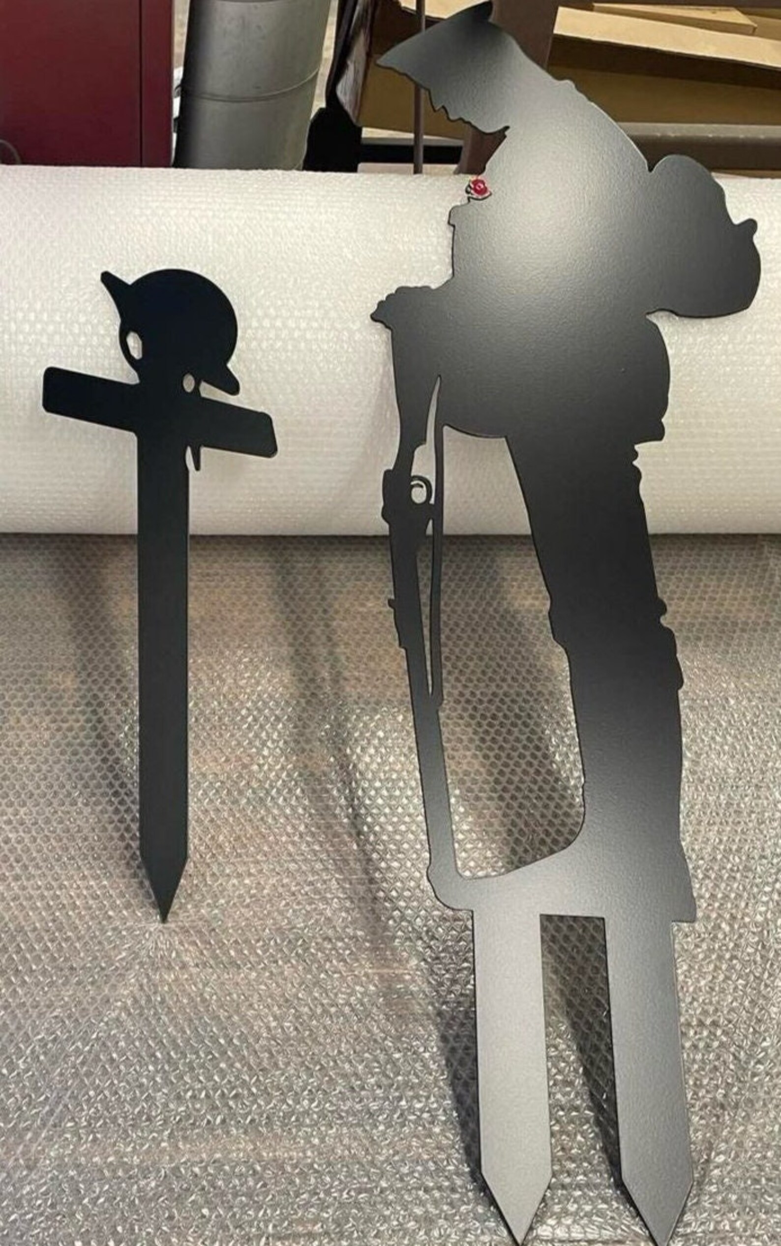 Metal Army Soldier Memorial & Cross - Lest We Forget Silhouette ...