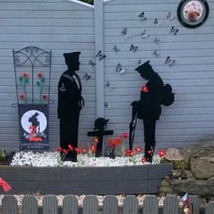 Metal Army Soldier Memorial & Cross - Lest We Forget Silhouette ...