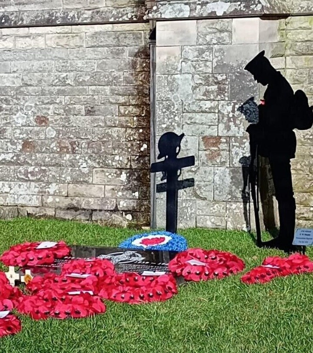 Metal Army Soldier Memorial & Cross - Lest We Forget Silhouette ...