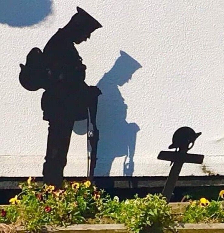 Metal Army Soldier Memorial & Cross - Lest We Forget Silhouette ...