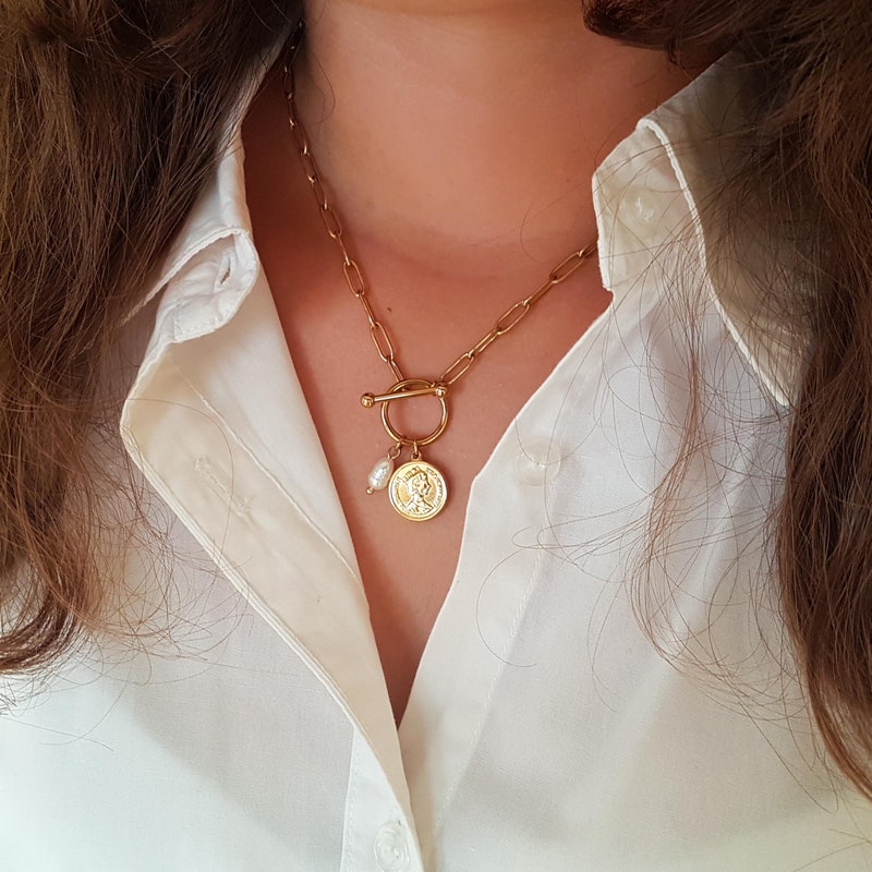 Queen Necklace - Etsy