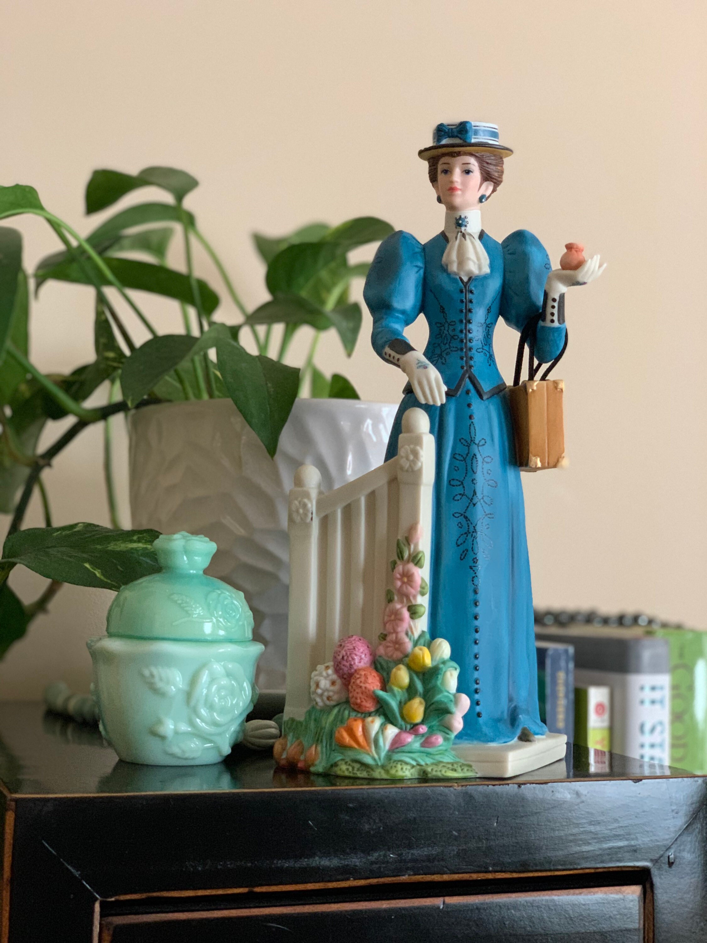 Mrs Albee Figurines 2009 - Etsy