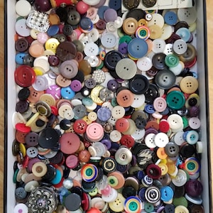 Nice Bunch of Vintage Buttons - Etsy