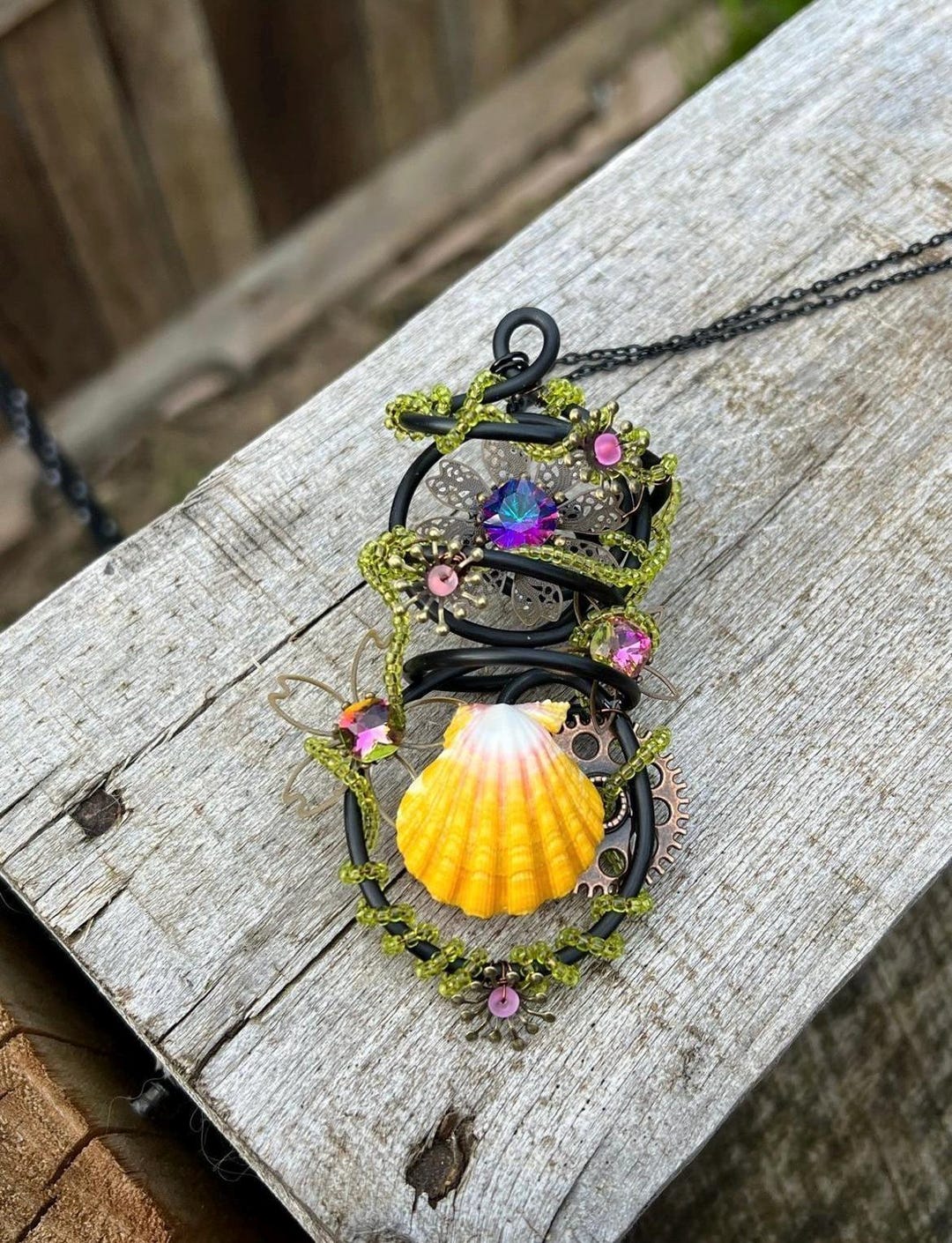 RARE Hawaiian Sunrise Seashell Garden Trellis Crystal Gear Pendant ...