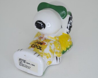 Vintage Snoopy Paper Weight Holding Woodstock Weighted Figurine Genuine ...
