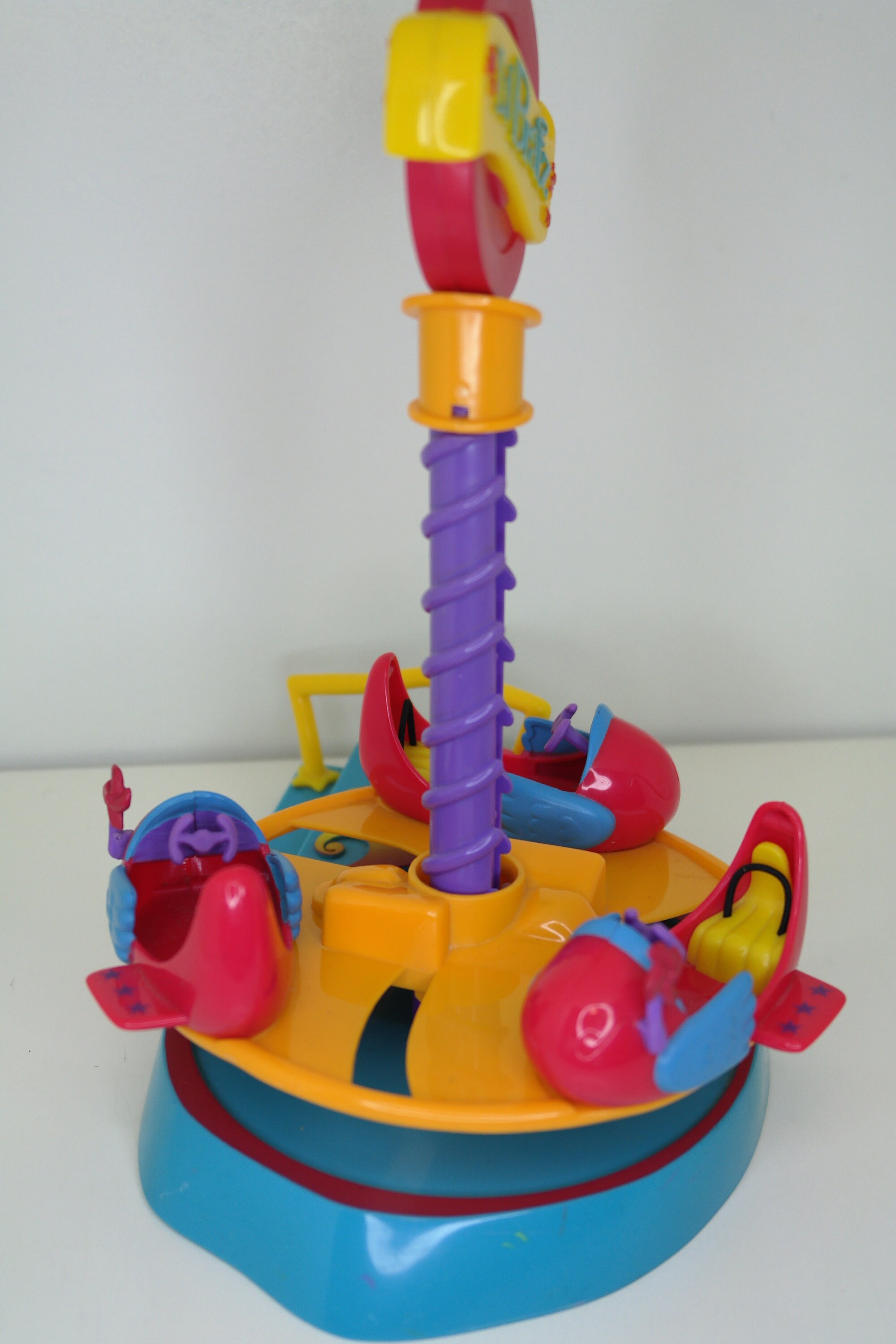 MGA Bratz Toy - Lil Bratz Spinning Ride Small Carousel - Pre-owned ...