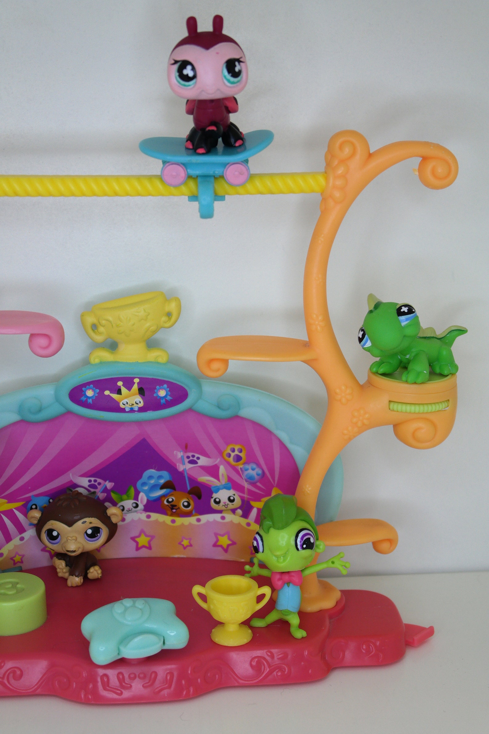 Littlest Pet Shop Circus Playset - Set of Accessories and Pets - Pre ...