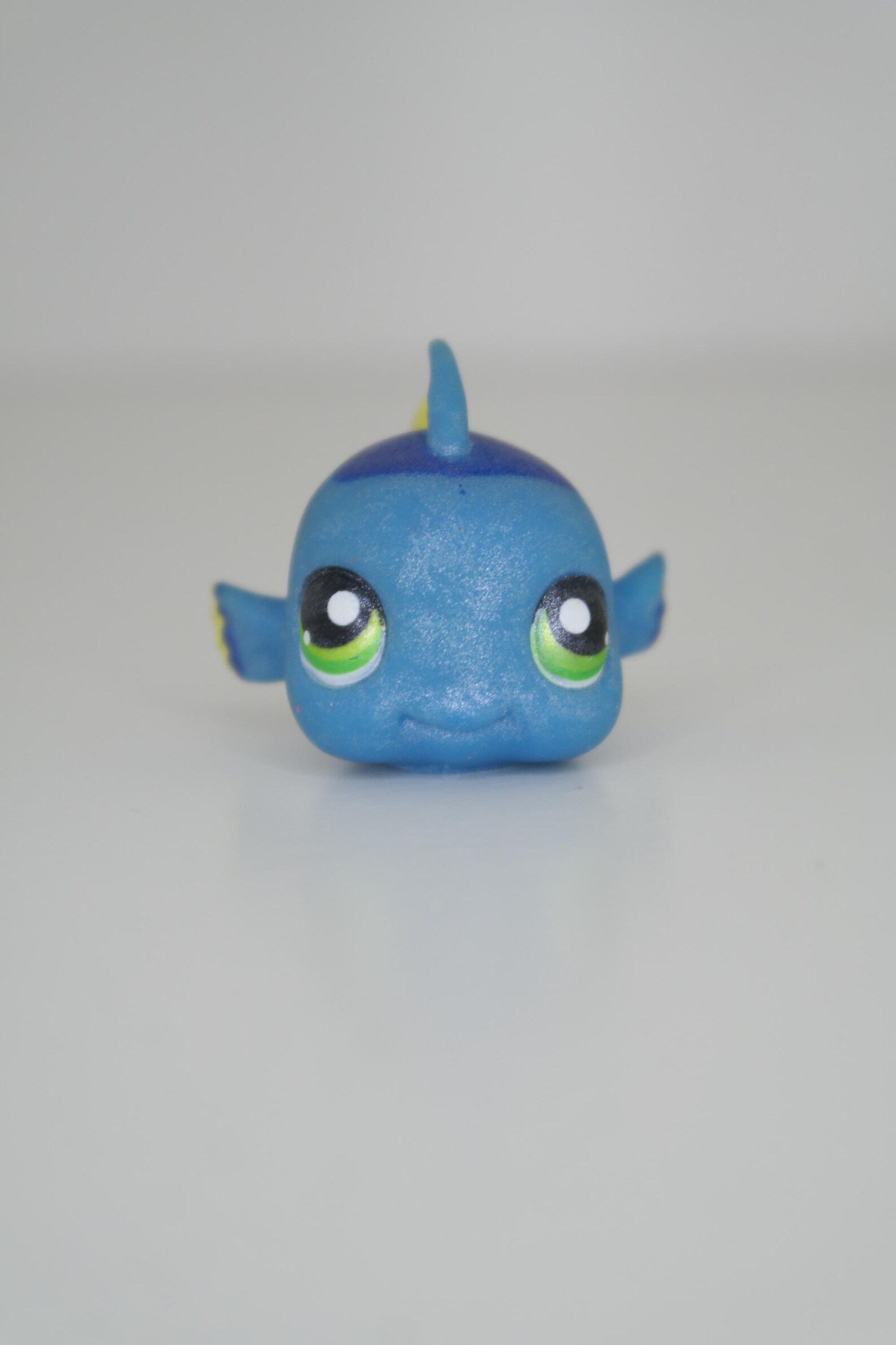 Hasbro Littlest Pet Shop LPS Pets Your Choice of a Fish Pet: 327, 514 ...
