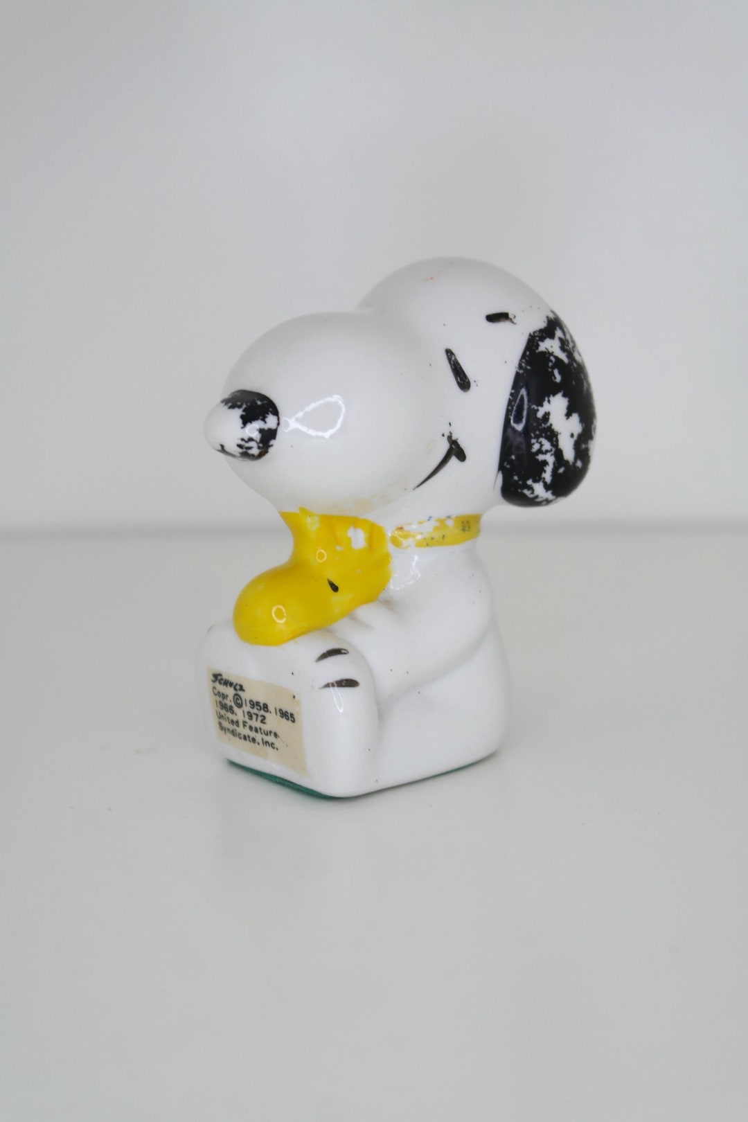 Vintage Snoopy Paper Weight Holding Woodstock Weighted Figurine Genuine ...
