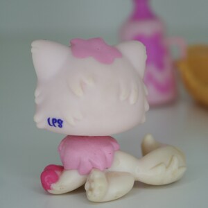 Hasbro Littlest Pet Shop LPS Pet With Accessories 2532 Pink Persian Cat ...