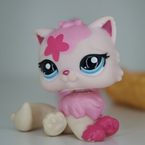 Hasbro Littlest Pet Shop LPS Pet With Accessories 2532 Pink Persian Cat ...
