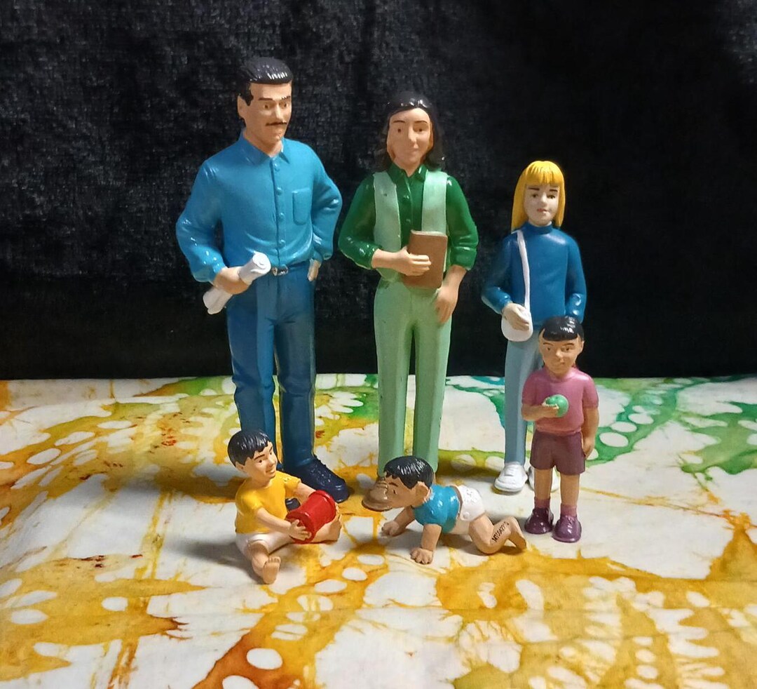 SIX Doll House Figures Colorful PVC Dad, Mom, 2 Girls, Toddler, Infant ...