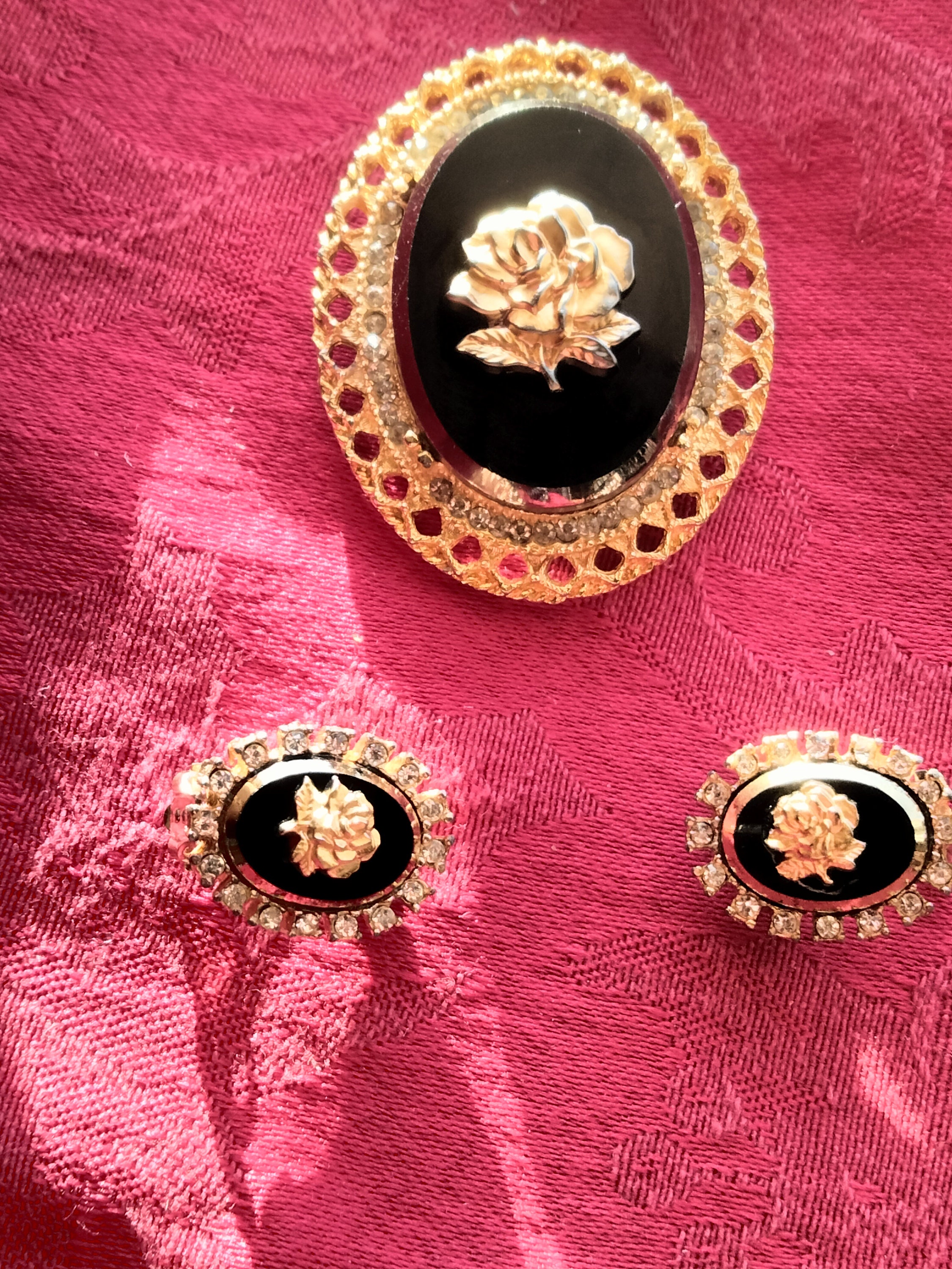 SIGNED CELEBRITY NY Demi Parure, never Worn Condition, Lovely Gift for ...
