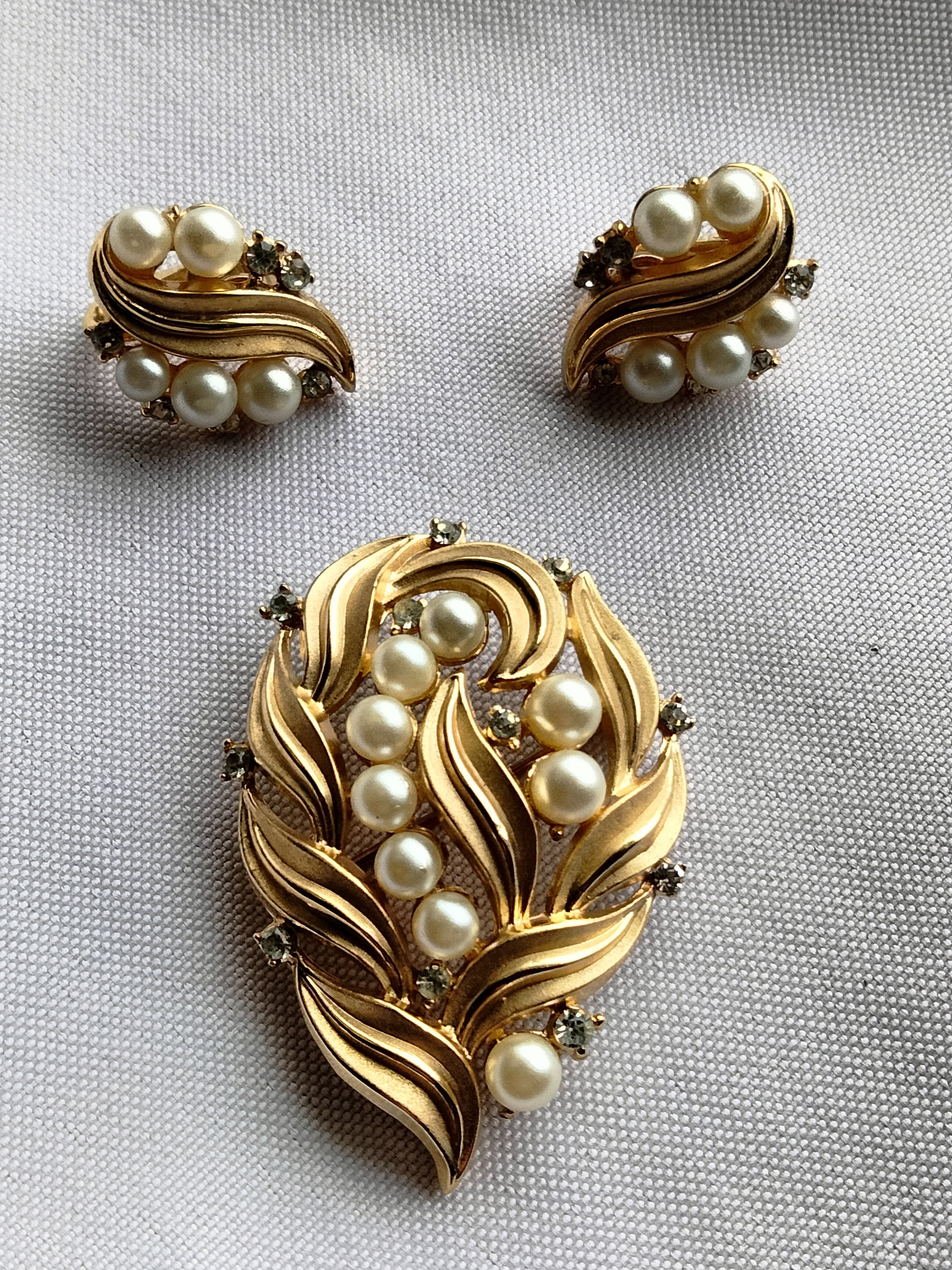 STUNNING Crown Trifari Demi Parure, Brooch and Earrings, Like New ...