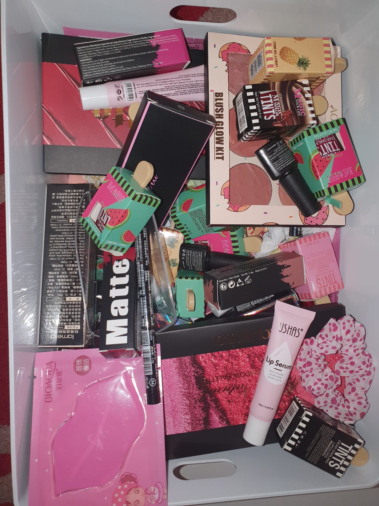 Lucky Beauty Scoop, Skin Care Mystery Box, Beauty Bundle Scoop, Lip ...
