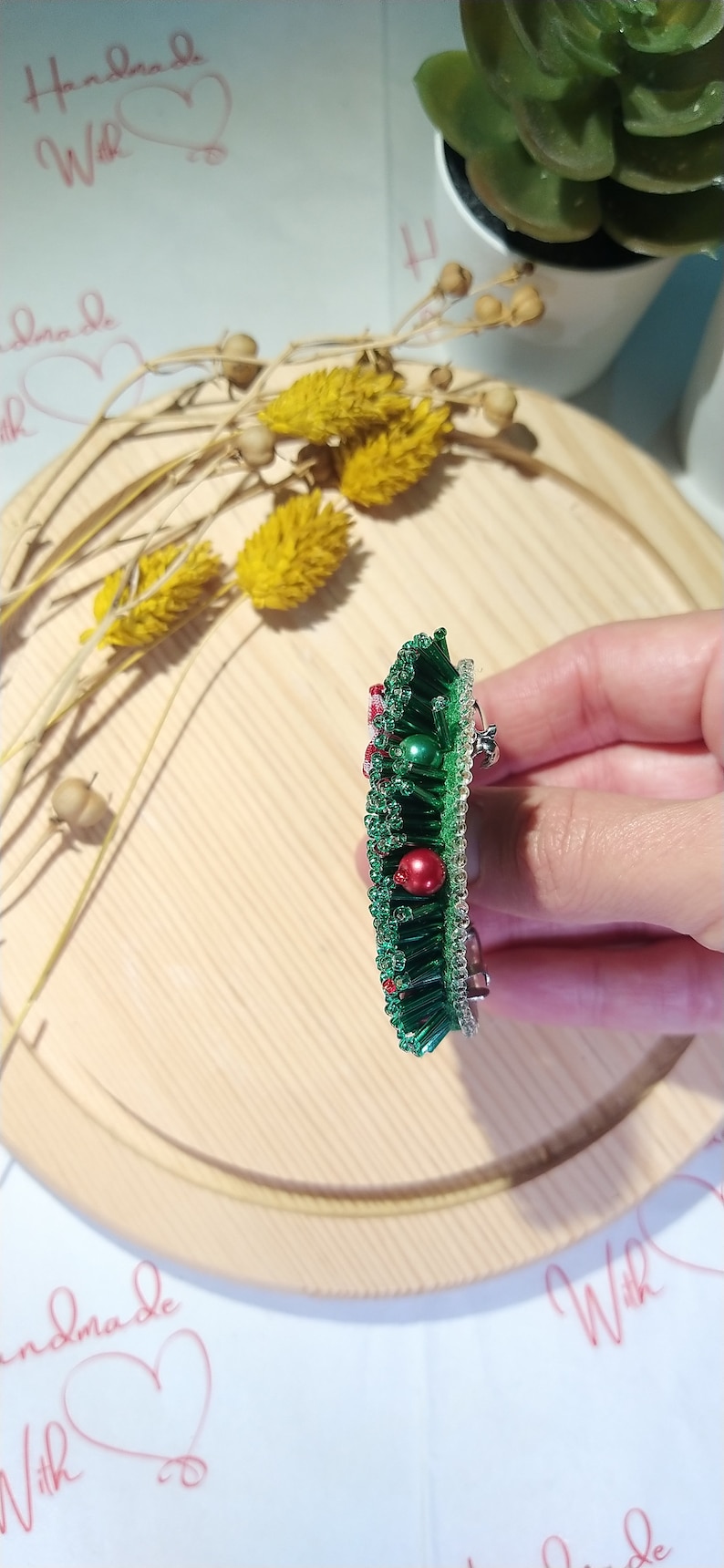 Bead Embroidered Christmas Wreath Brooch: Handmade Holiday Pin - Etsy