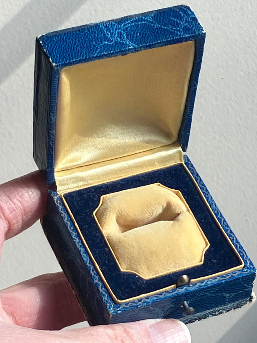 Art Deco Two-toned Push Button Ring Box With Ecru and Navy Plush ...