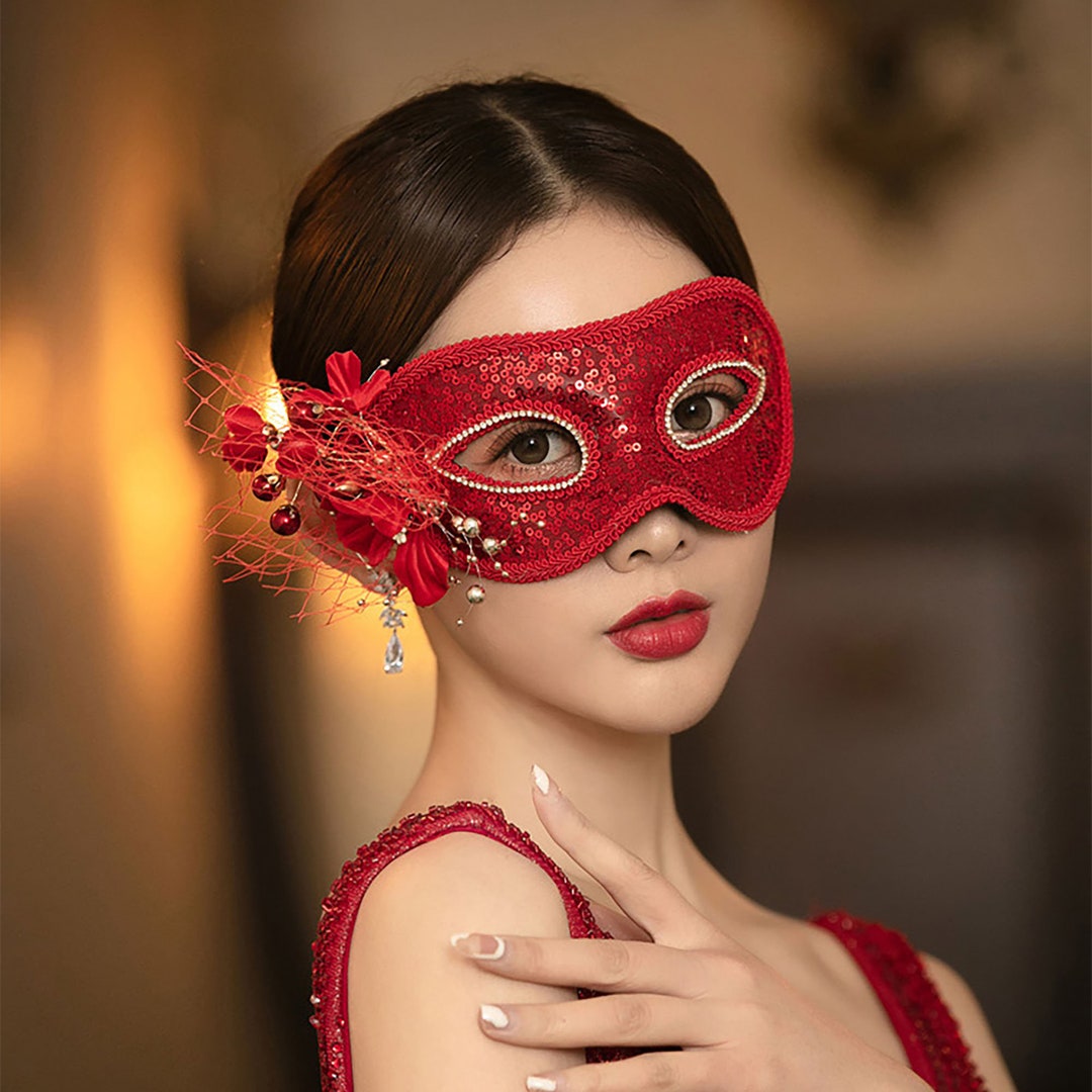 Red Mask Mysterious Temperament Elegant Red Dinner Party Halloween ...