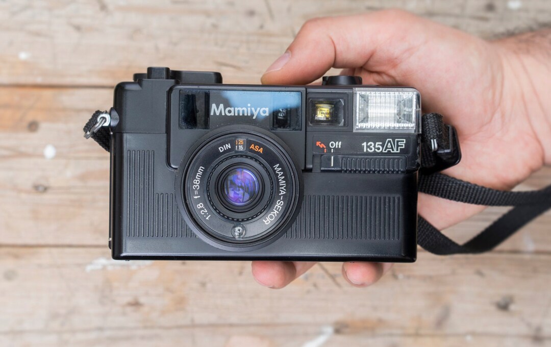 RARE MAMIYA 135AF / 38mm F2.8 Mamiya-sekor Lens / Black 35mm Point and ...