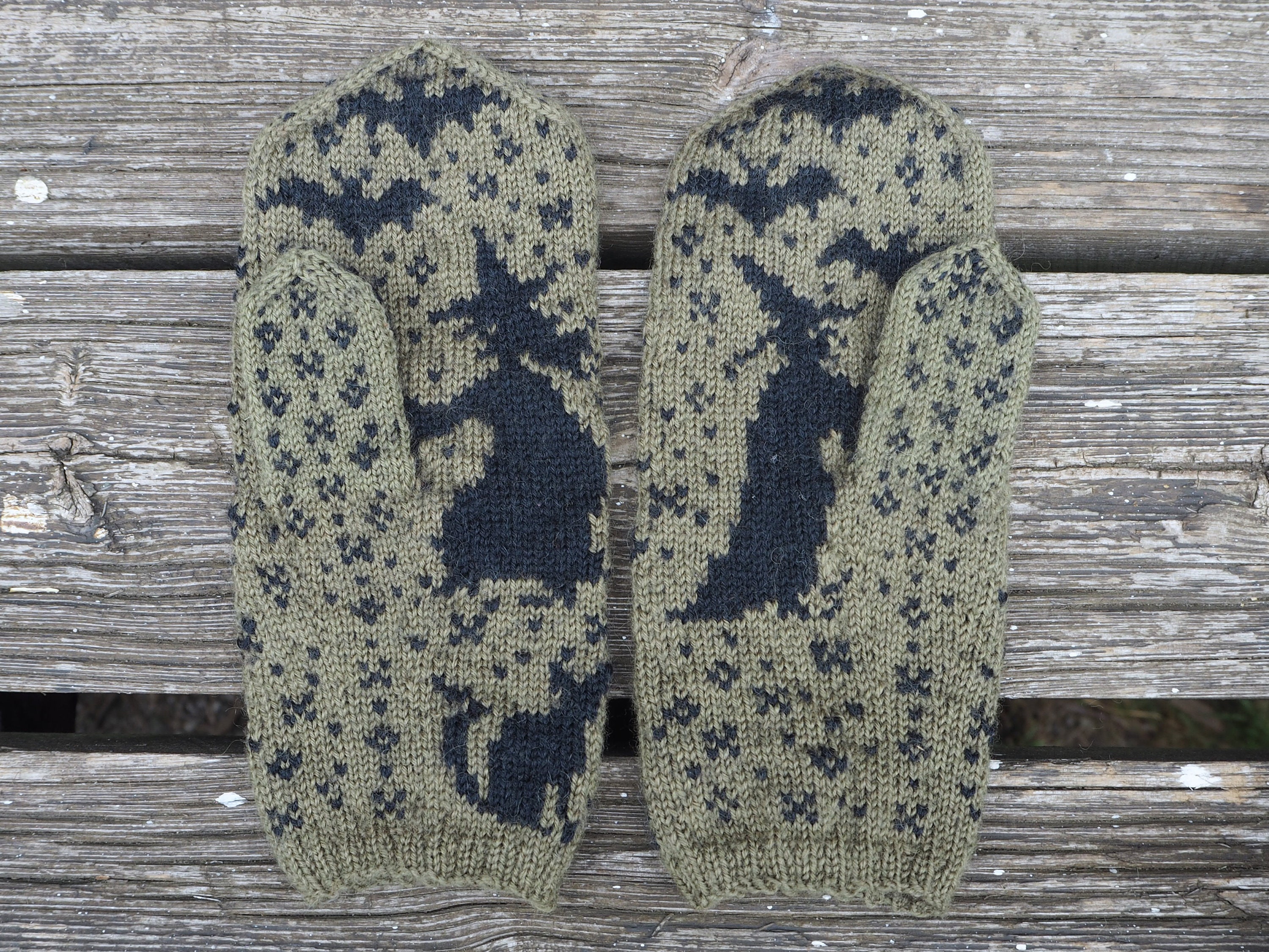 KNITTING PATTERN *the Black Cauldron Mittens* Mittenpattern for ...