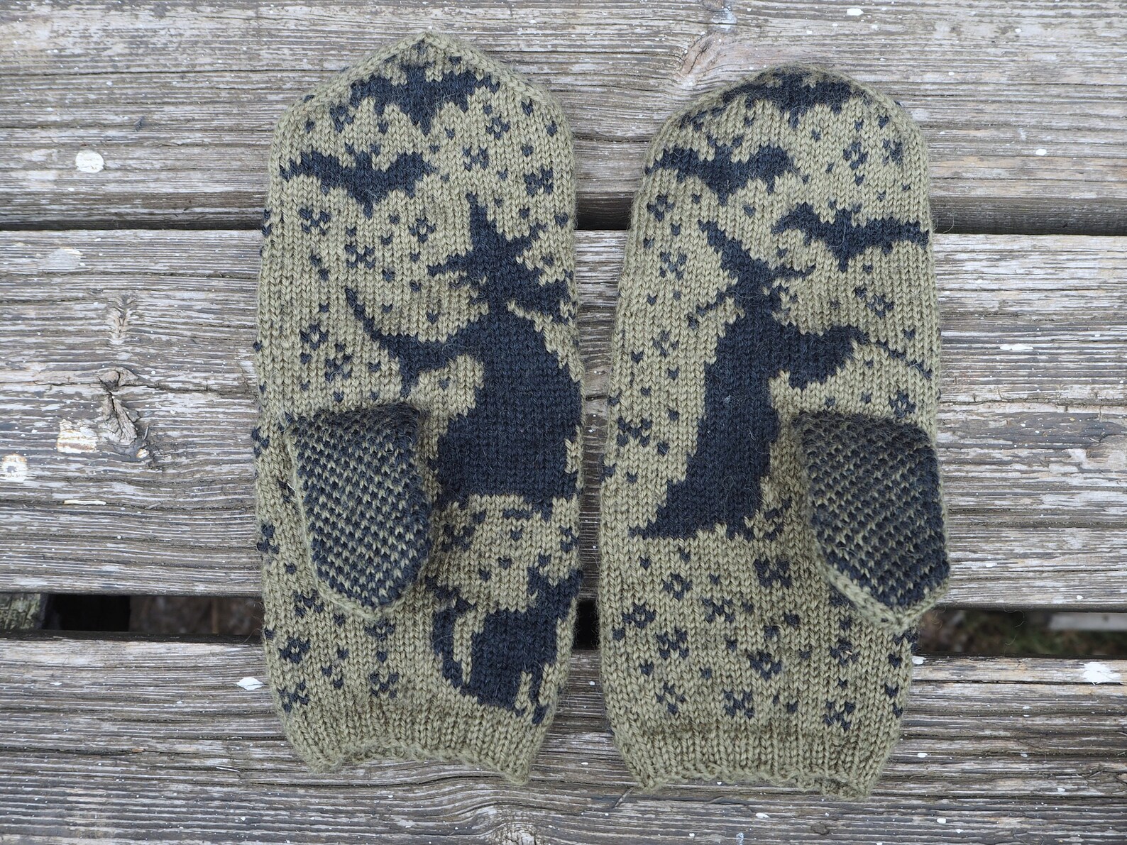 KNITTING PATTERN *the Black Cauldron Mittens* Mittenpattern for ...