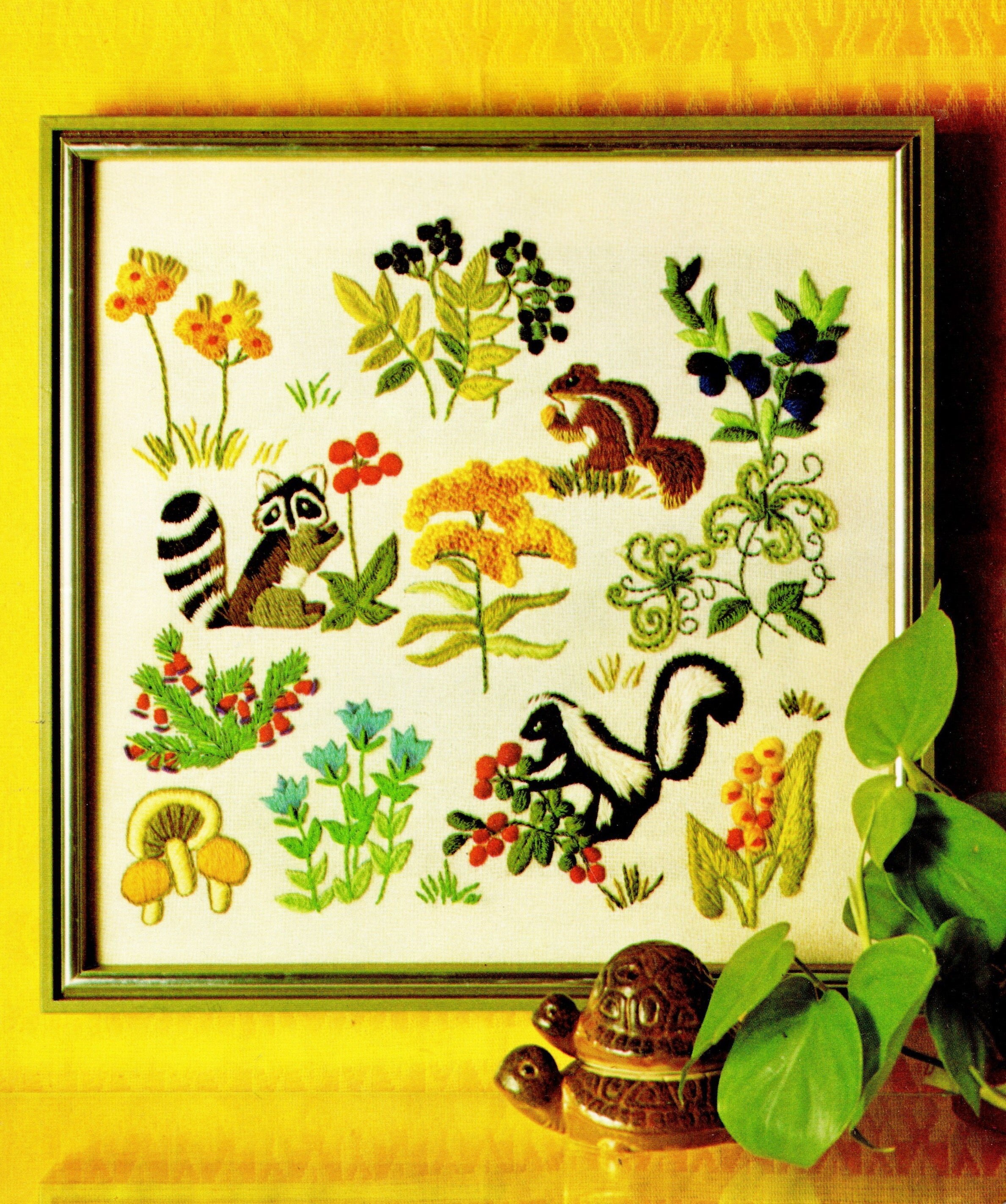 Vintage Crewel Embroidery Pattern Woodland Animals Berries Flower ...