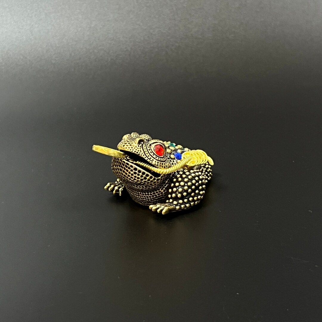 3 Inches Height Money Frog Feng Shut With Coin in Mouth, Miniature ...