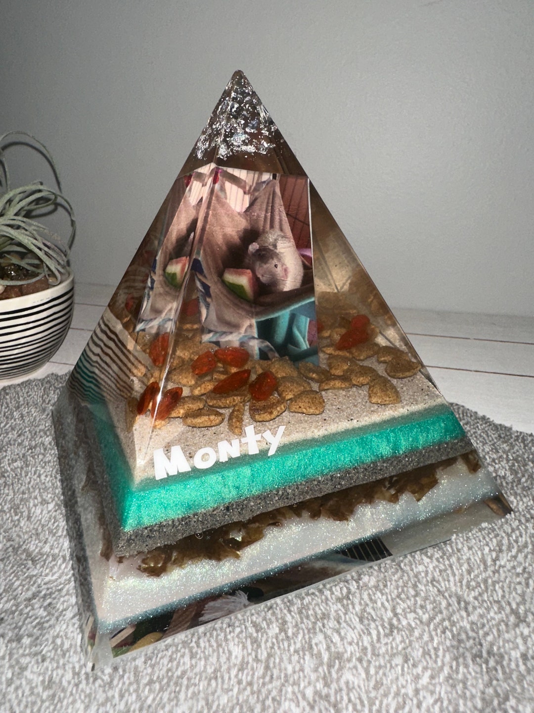 Large 6” Pet Memorial Pyramid and 1 Keychain, Large, Resin Memorial ...