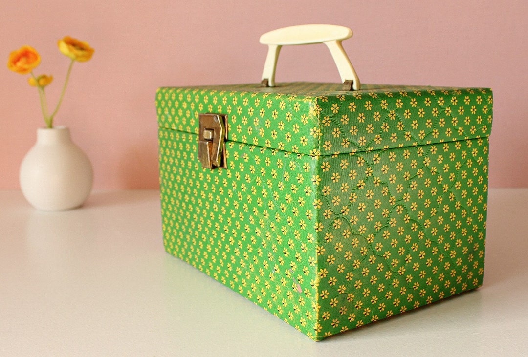 Vibrant Daisy Box From the 1970's - Etsy