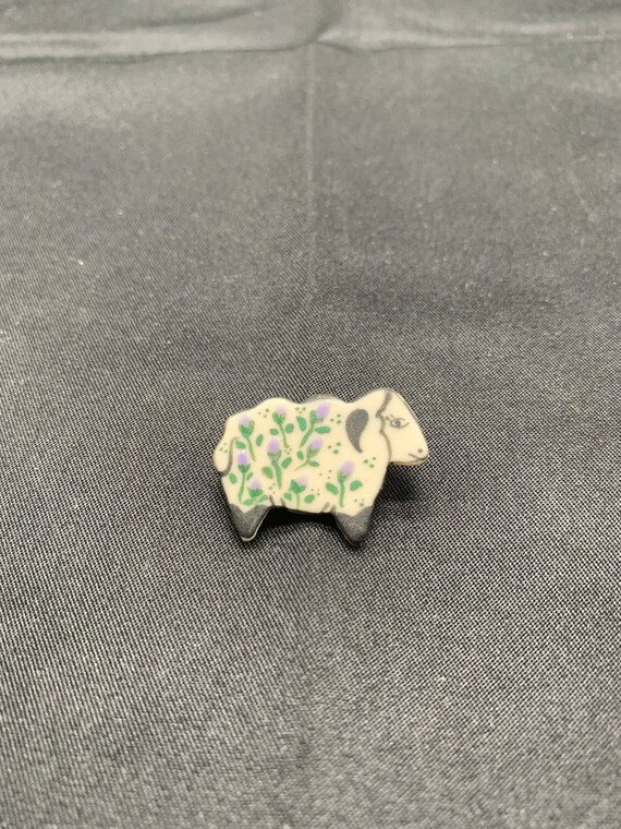 A collection of farm animal pins. - Gem