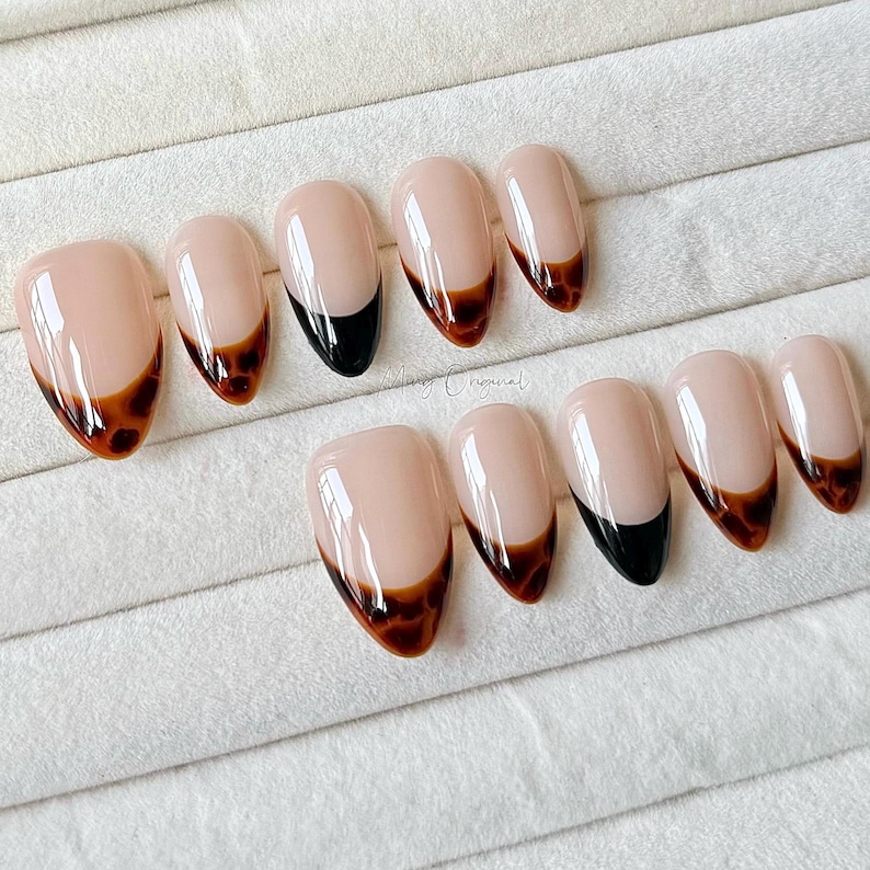 Classic French Tip Tortoise Shell Amber Water Blooming Press on Nails ...