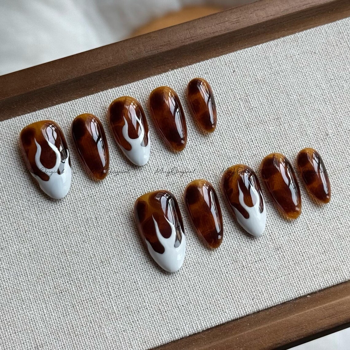 Classic Tortoise Shell With White Flame Amber Water Blooming Press on ...
