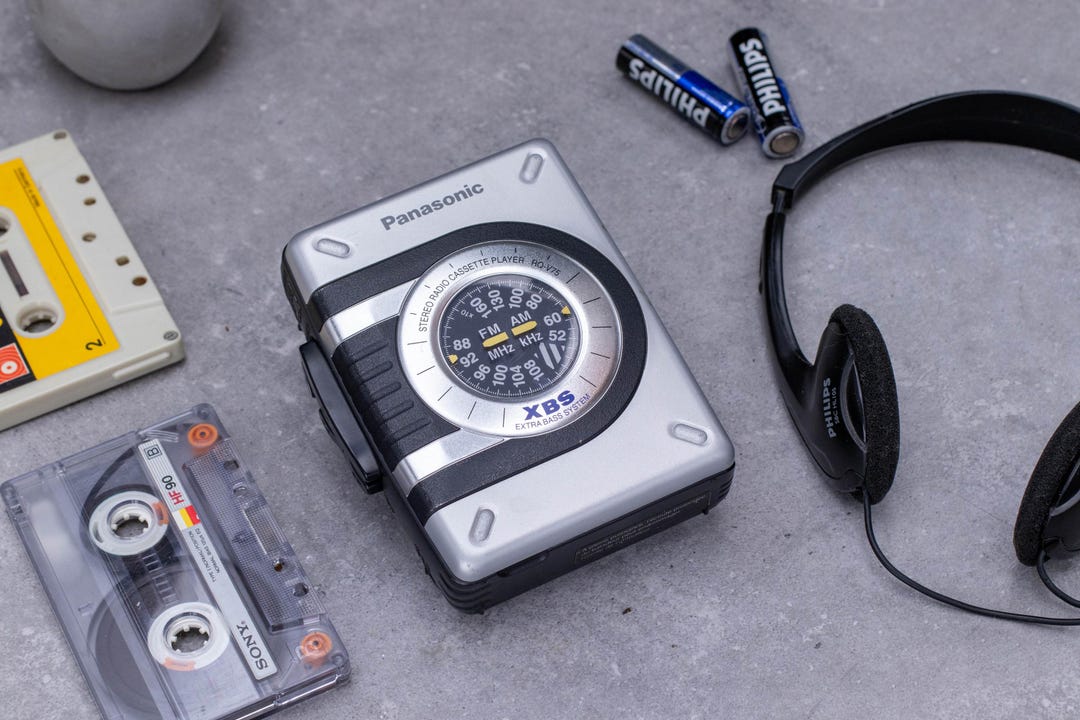 Panasonic RQ-V75 Walkman Portable Cassette Player With AM/FM Radio ...
