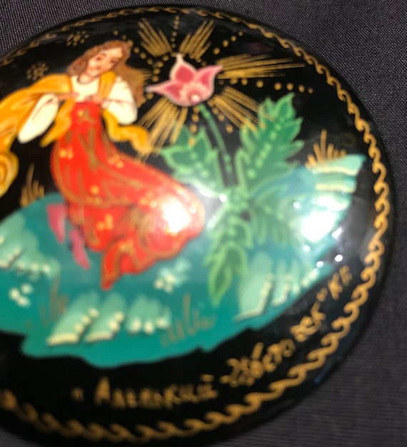 Russian Hand-painted Lacquer Brooch - Gem